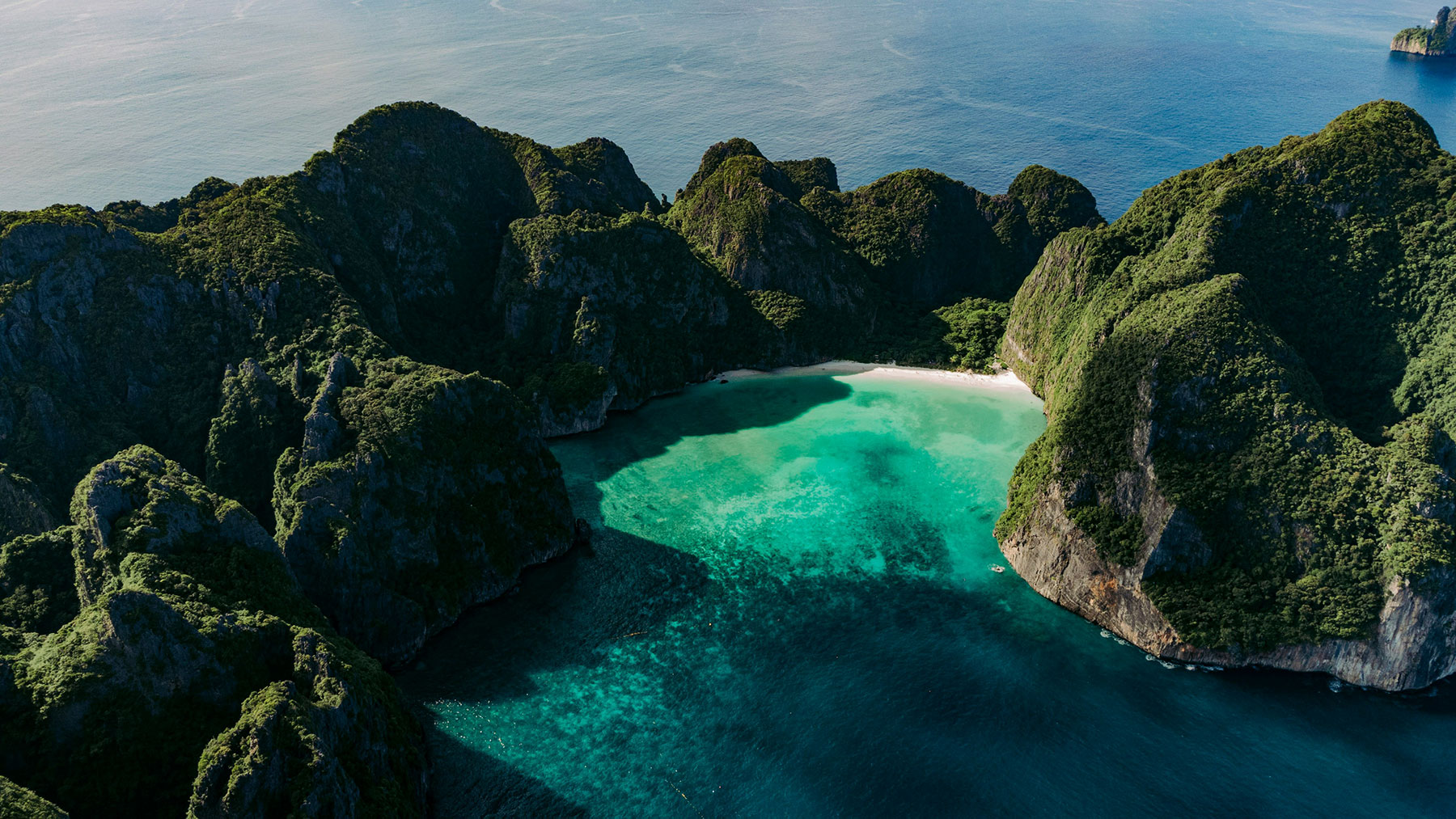 Essential Guide To Visiting The Phi Phi Islands - The Roaming Compass