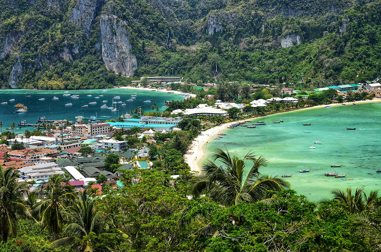 Essential Guide To Visiting The Phi Phi Islands - The Roaming Compass